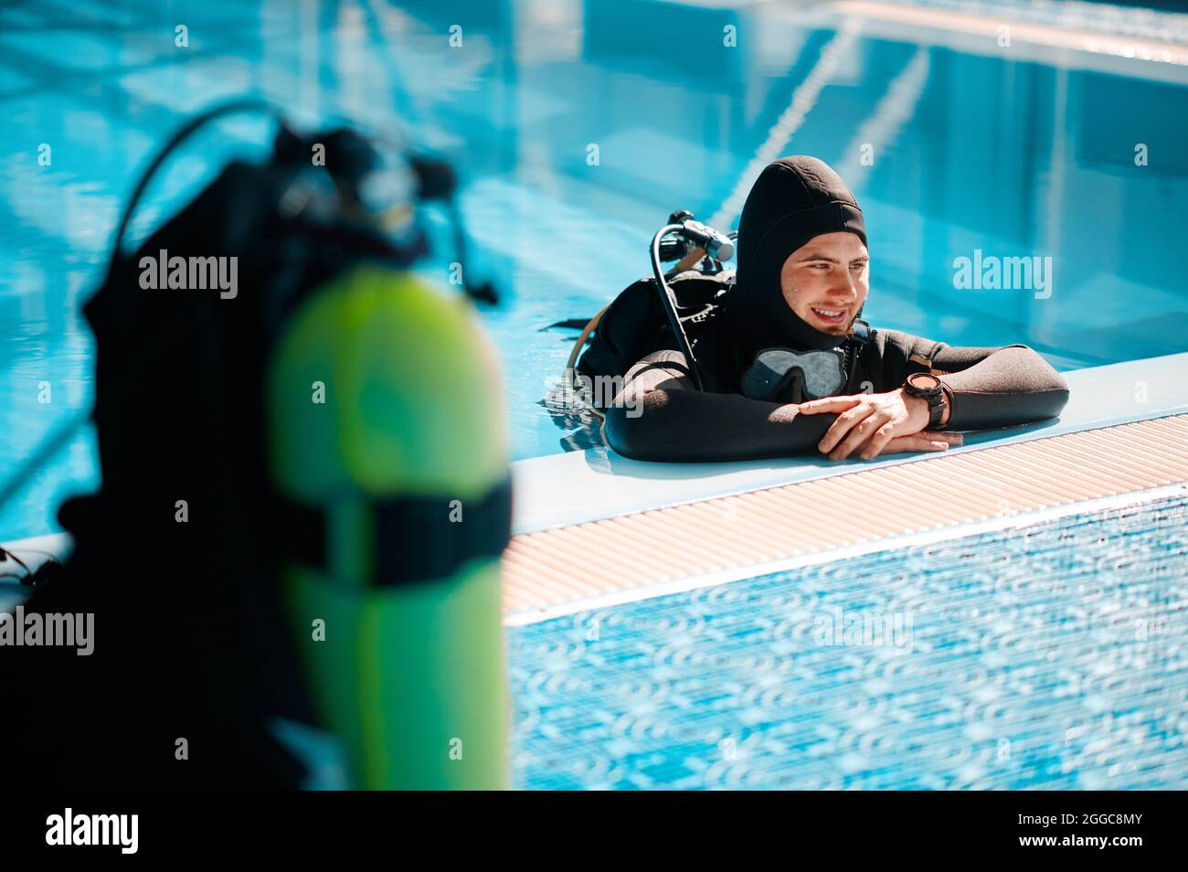Scuba diver diving snorkel oxygen tank mask hi-res stock photography ...