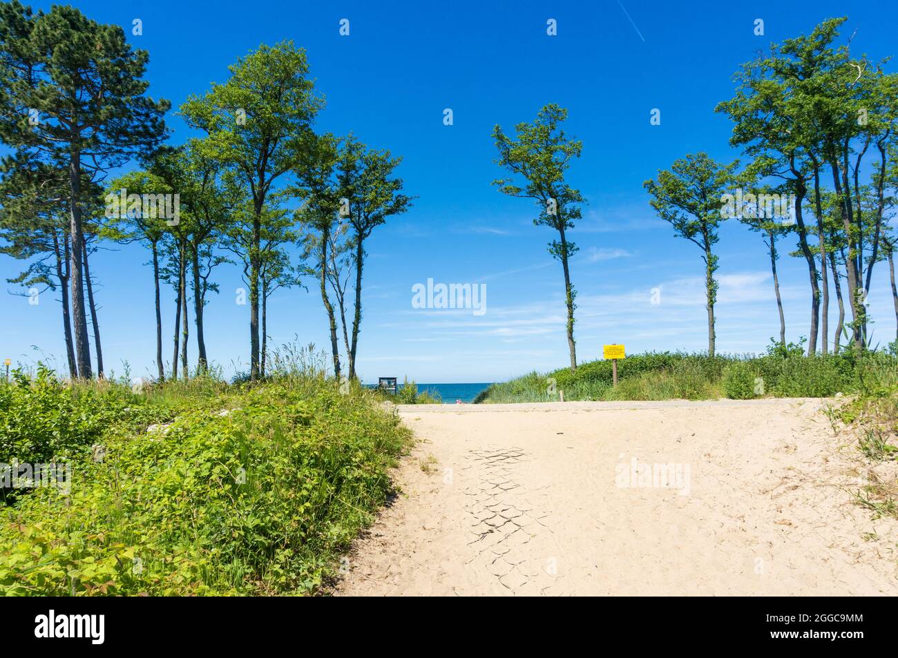 Shot of a natural landscape of the seaside on a sunny day Stock Photo ...