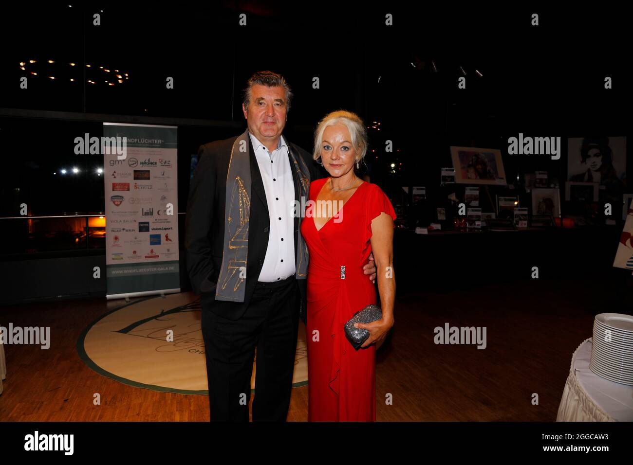 Bruno F. Apitz mit Ehefrau Diana bei der 4. Windflüchter Charity Gala ...
