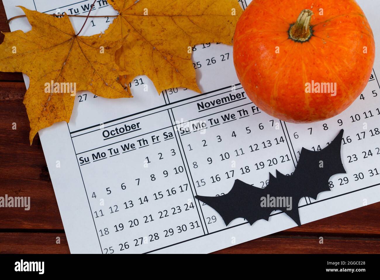 Halloween is coming soon. October calendar and pumpkin Stock Photo - Alamy