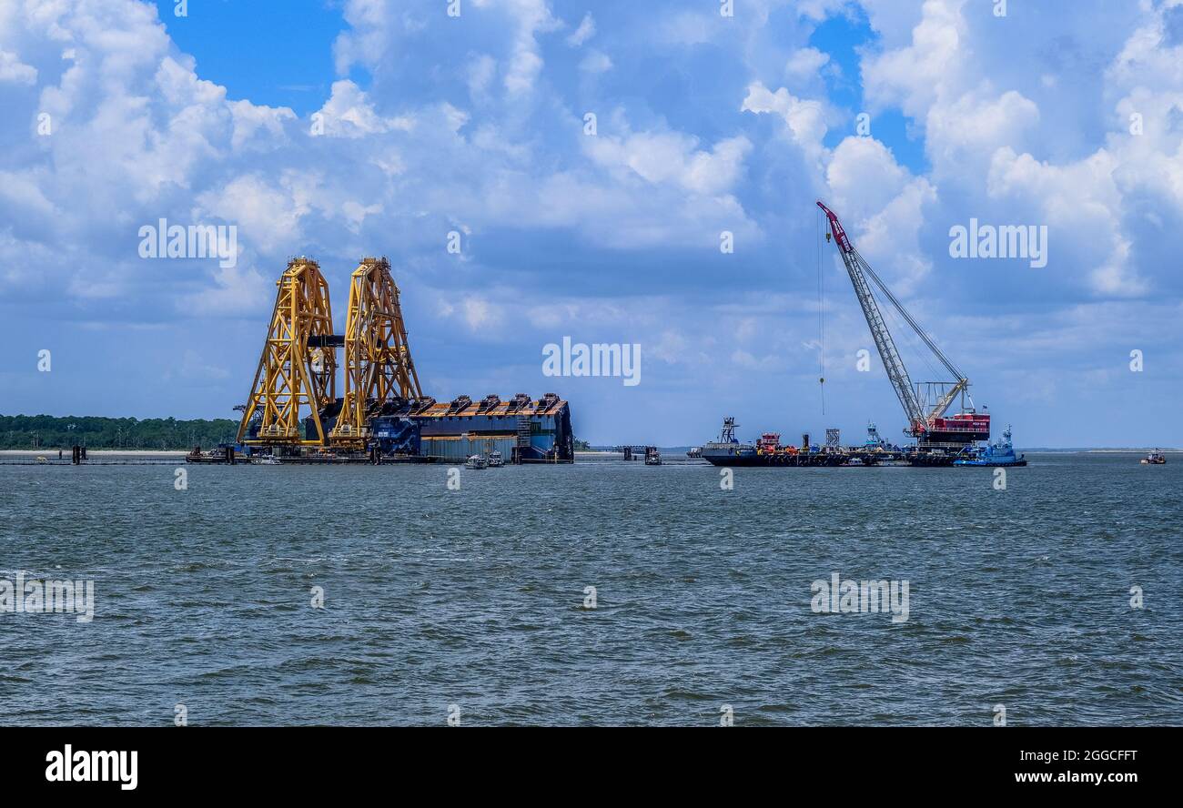 Marine salvage operation hi-res stock photography and images - Alamy