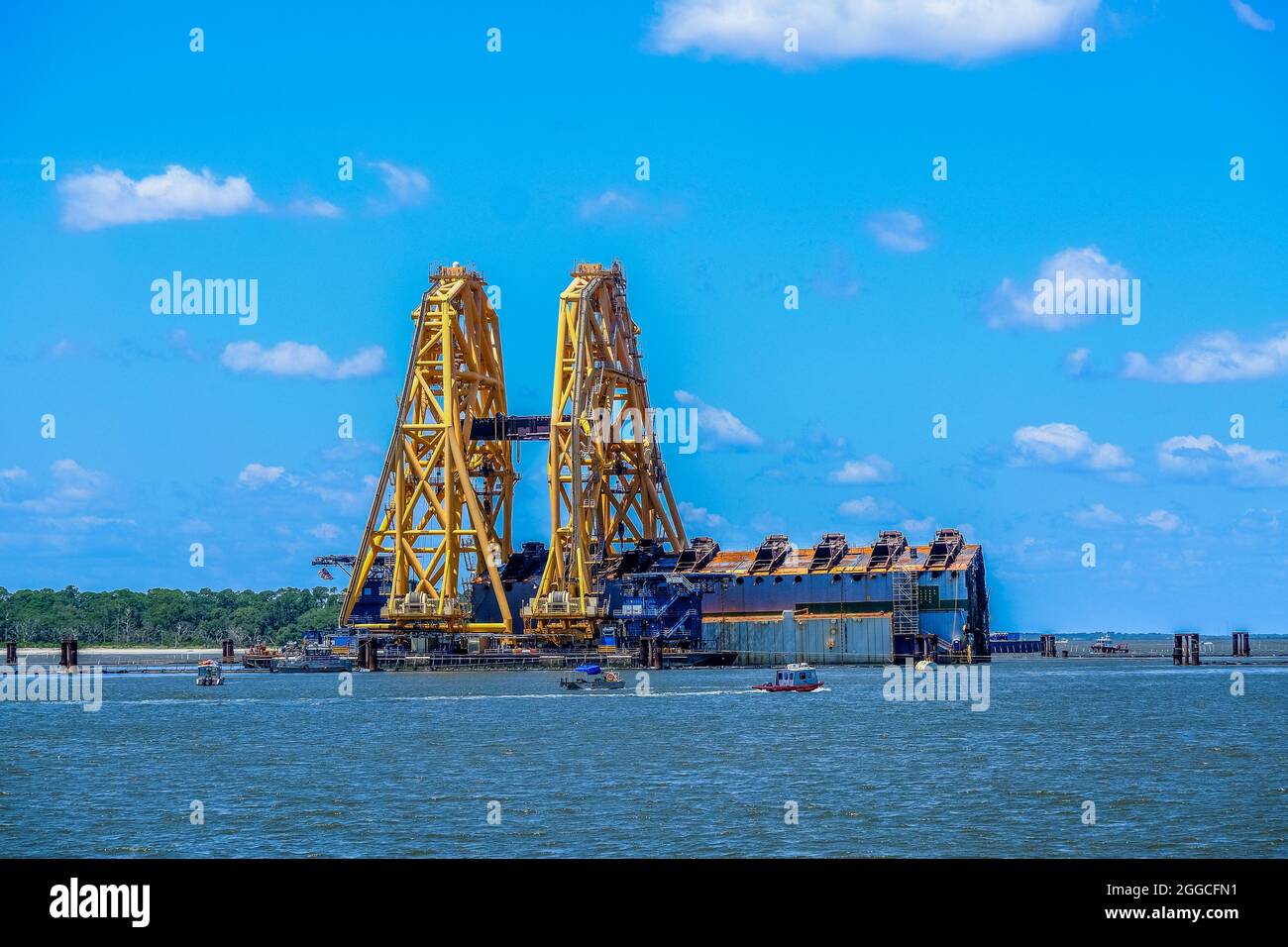 Salvage ship operation hi-res stock photography and images - Alamy