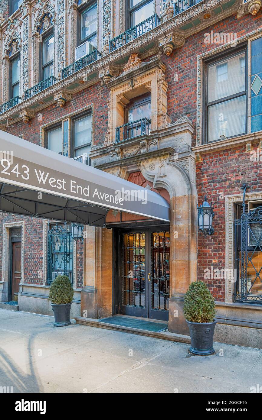 243 West End Avenue, erected 1925, was designed by Emery Roth. It is ...