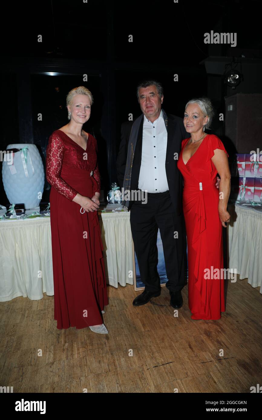 Moderatorin ehefrau hi-res stock photography and images - Alamy