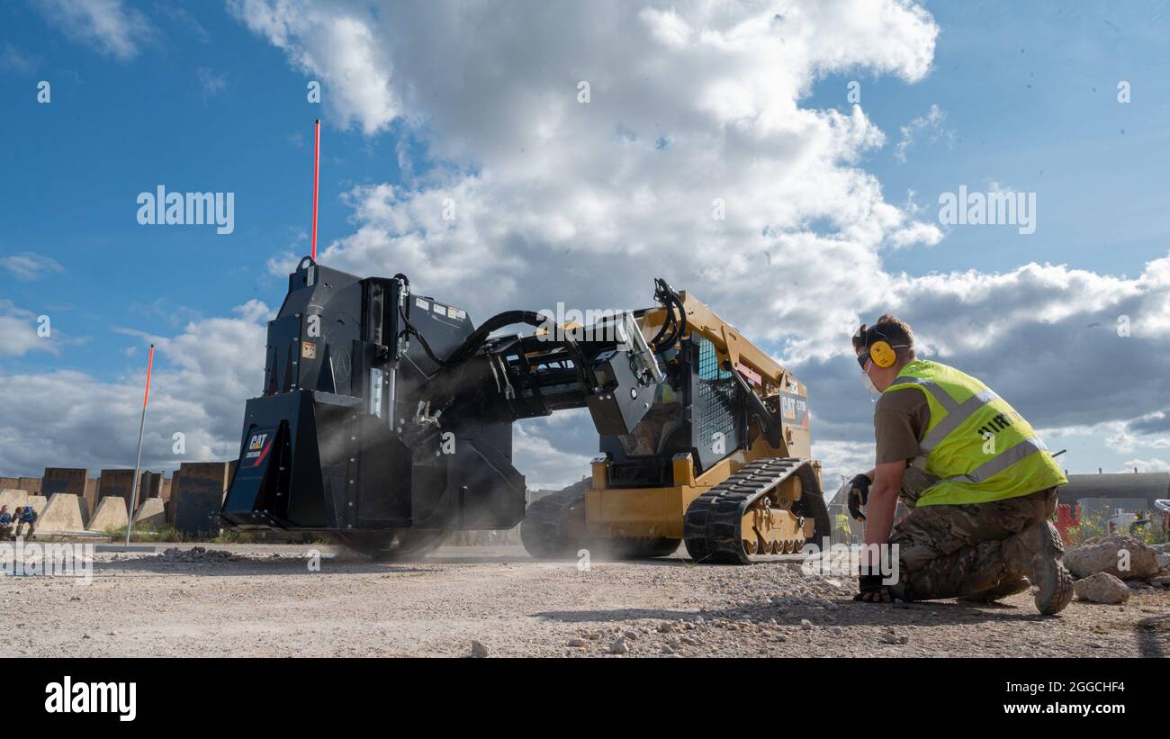Rapid runway repair hi-res stock photography and images - Alamy