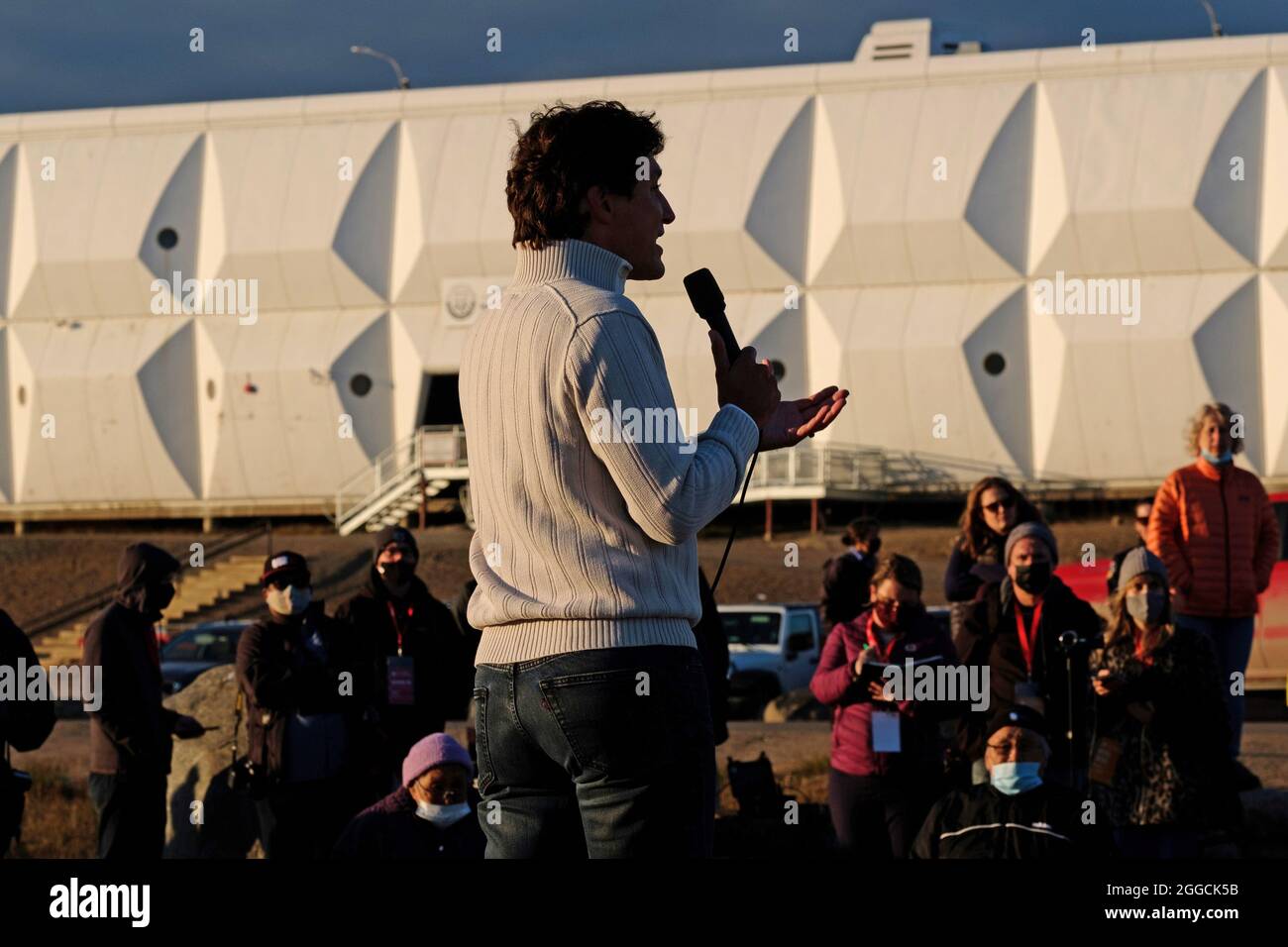 Crowd of hundreds of people hi-res stock photography and images - Alamy