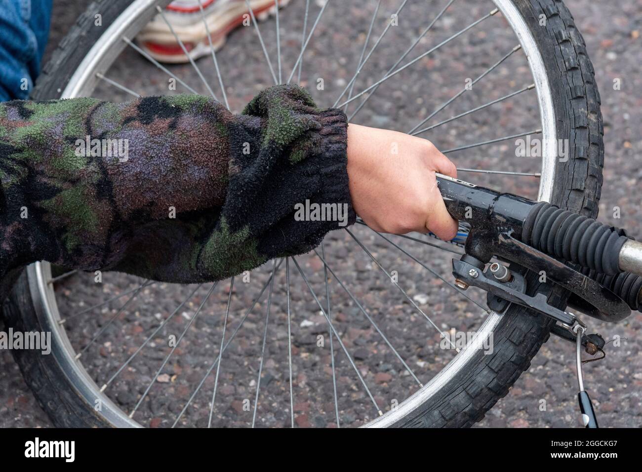 Superglued hand hi-res stock photography and images - Alamy