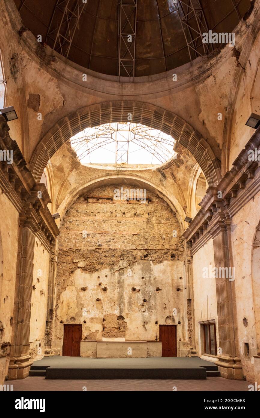 inside of colonial church in antigua guatemala Stock Photo - Alamy