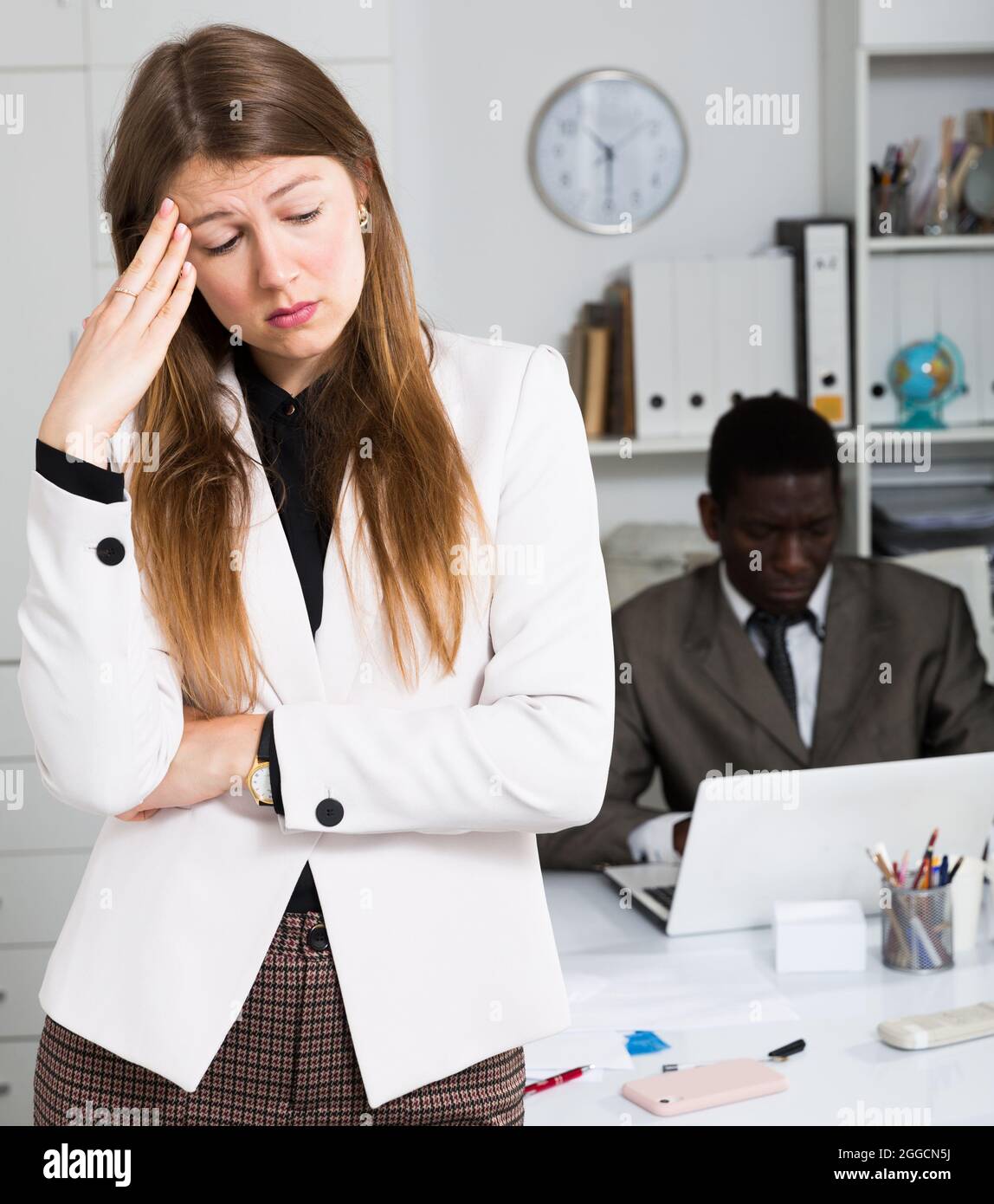 Woman worried at work male boss hi-res stock photography and images - Alamy