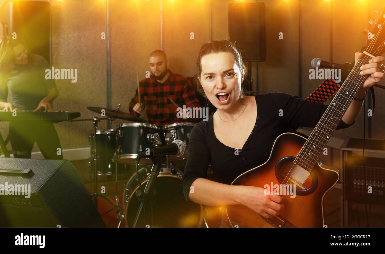 Repetition of music garage band Stock Photo - Alamy