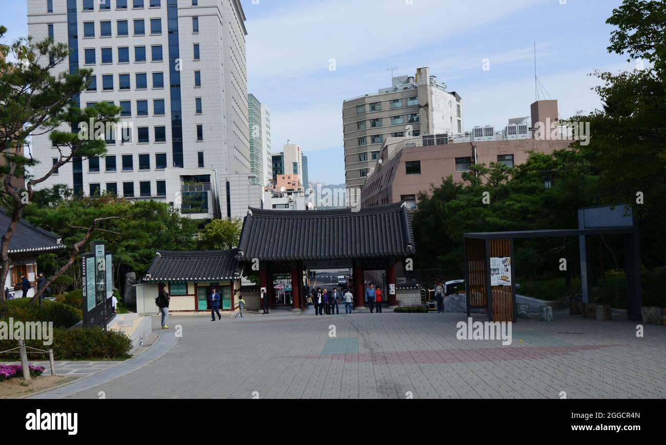 Traditional houses namsangol hanok village hi-res stock photography and ...