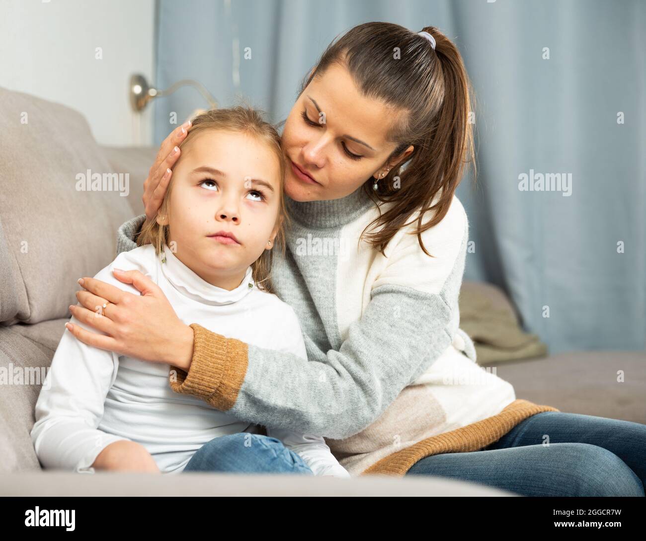 Adult daughter and mother solace hi-res stock photography and images ...