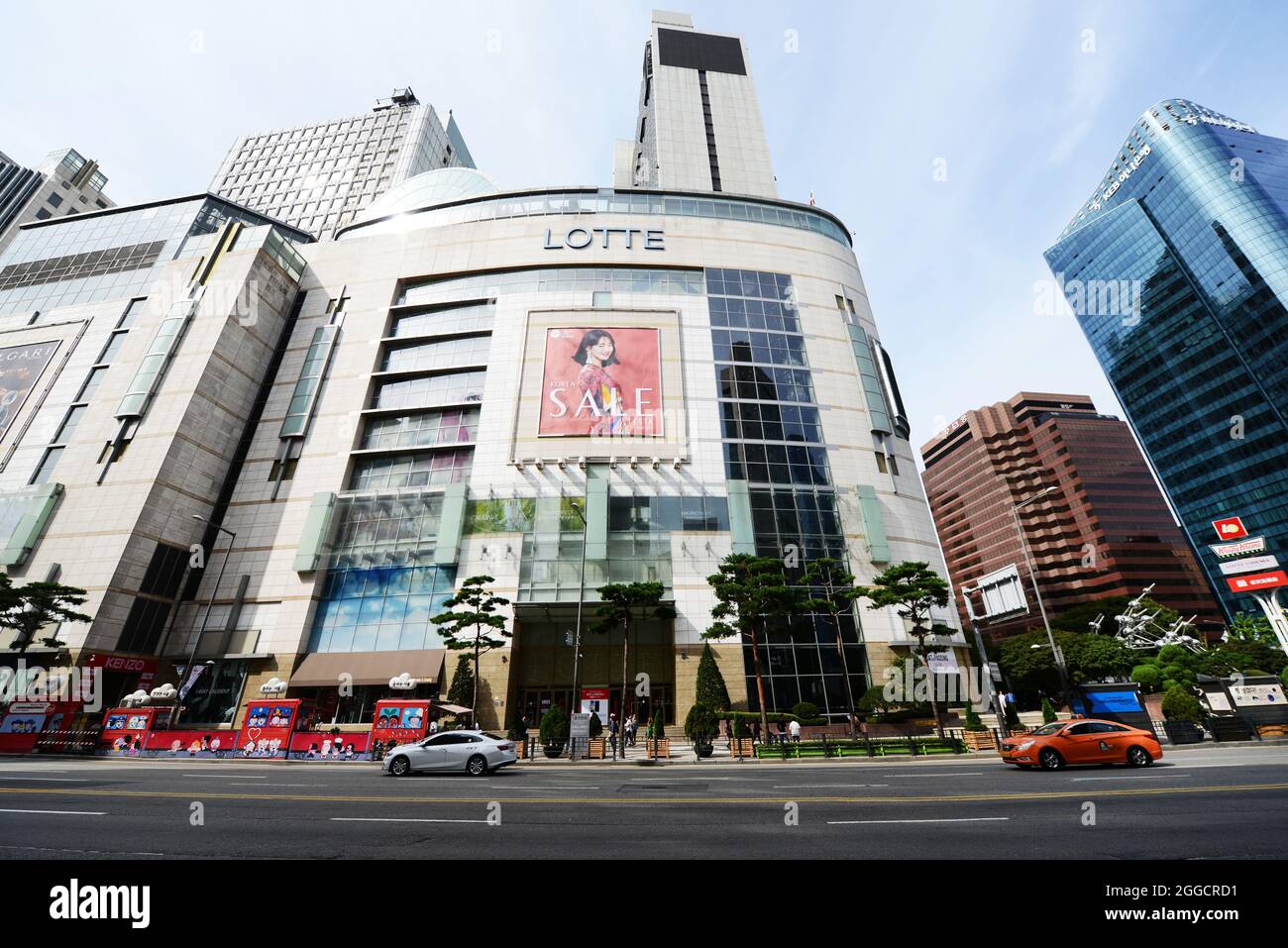 Lotte shopping mall on Namdaemun-ro, Seoul, South Korea Stock Photo - Alamy