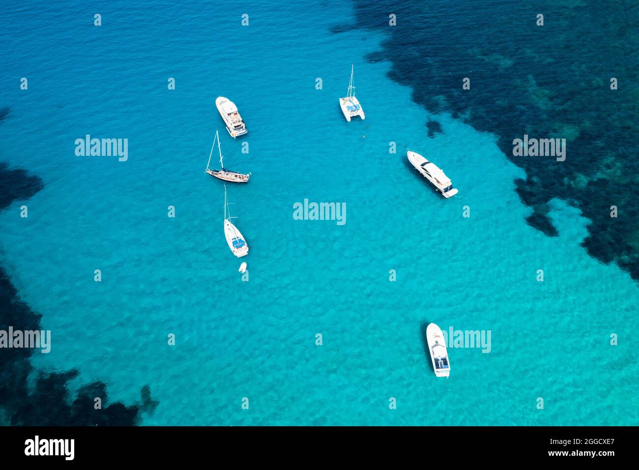 Aerial top view sailing yachts hi-res stock photography and images - Alamy