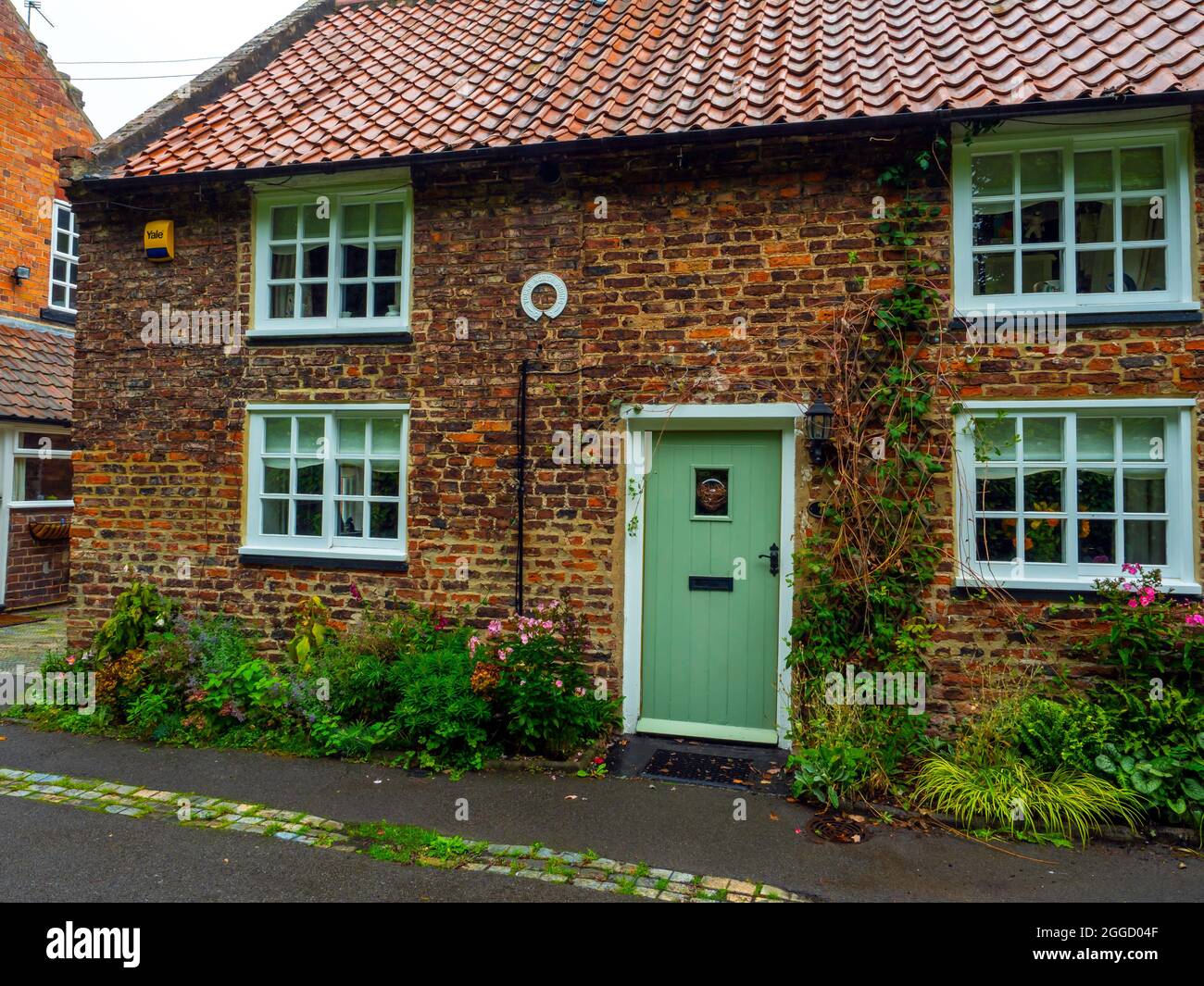 Historic brick cottage hi-res stock photography and images - Alamy