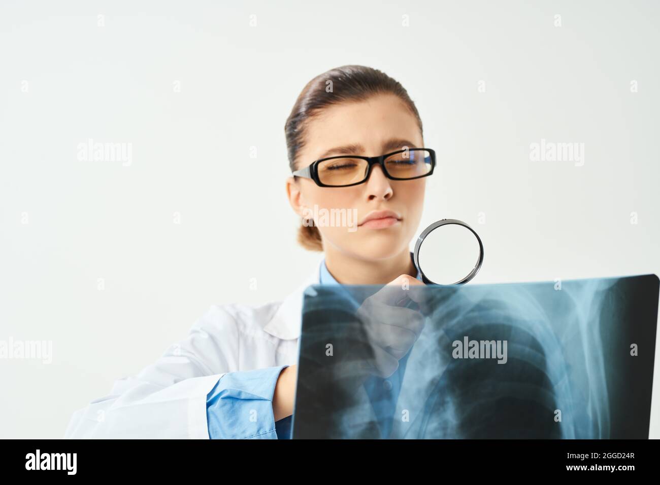female doctor wearing glasses x-ray diagnostics treatment patient ...