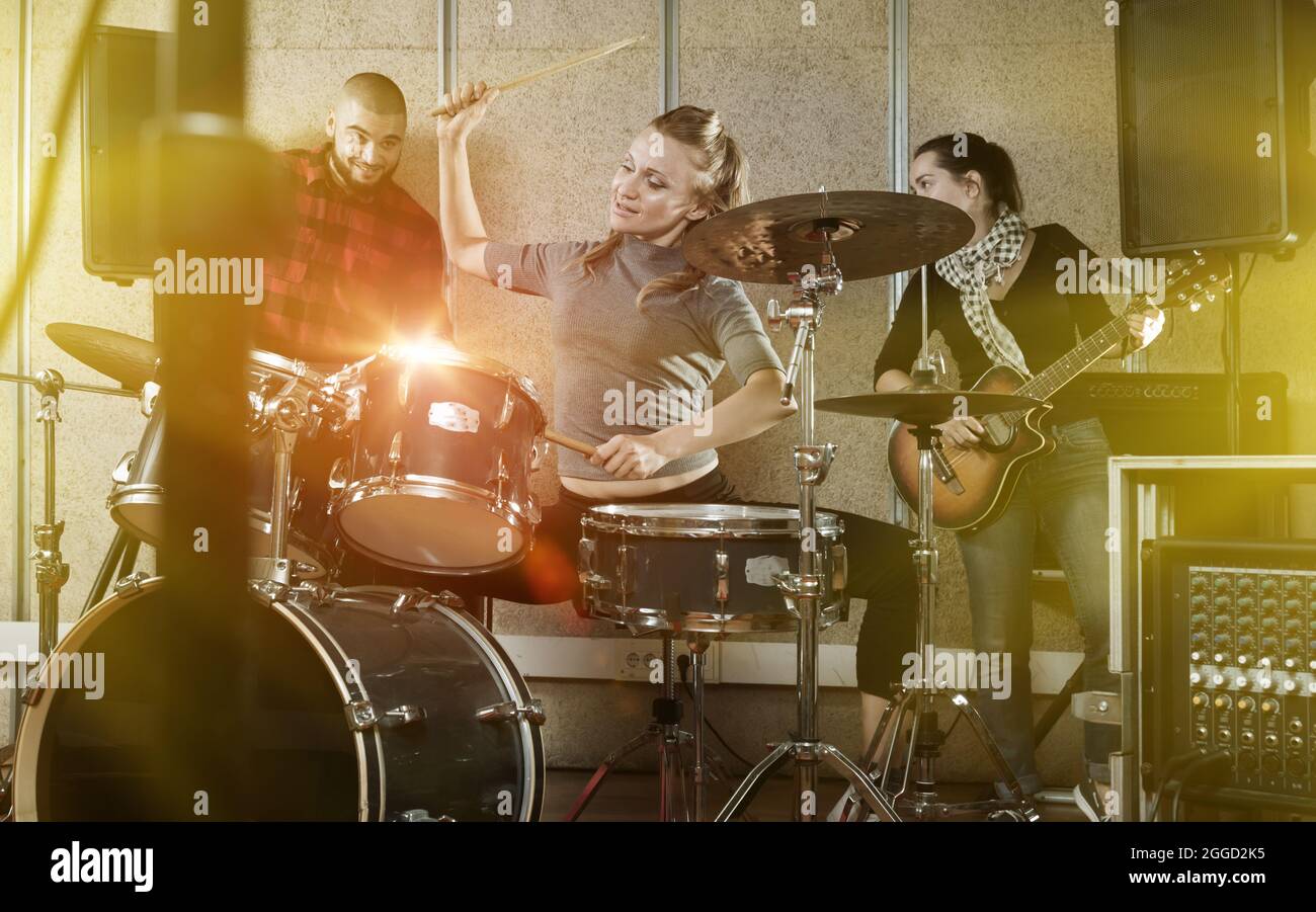 Girl band members hi-res stock photography and images - Alamy