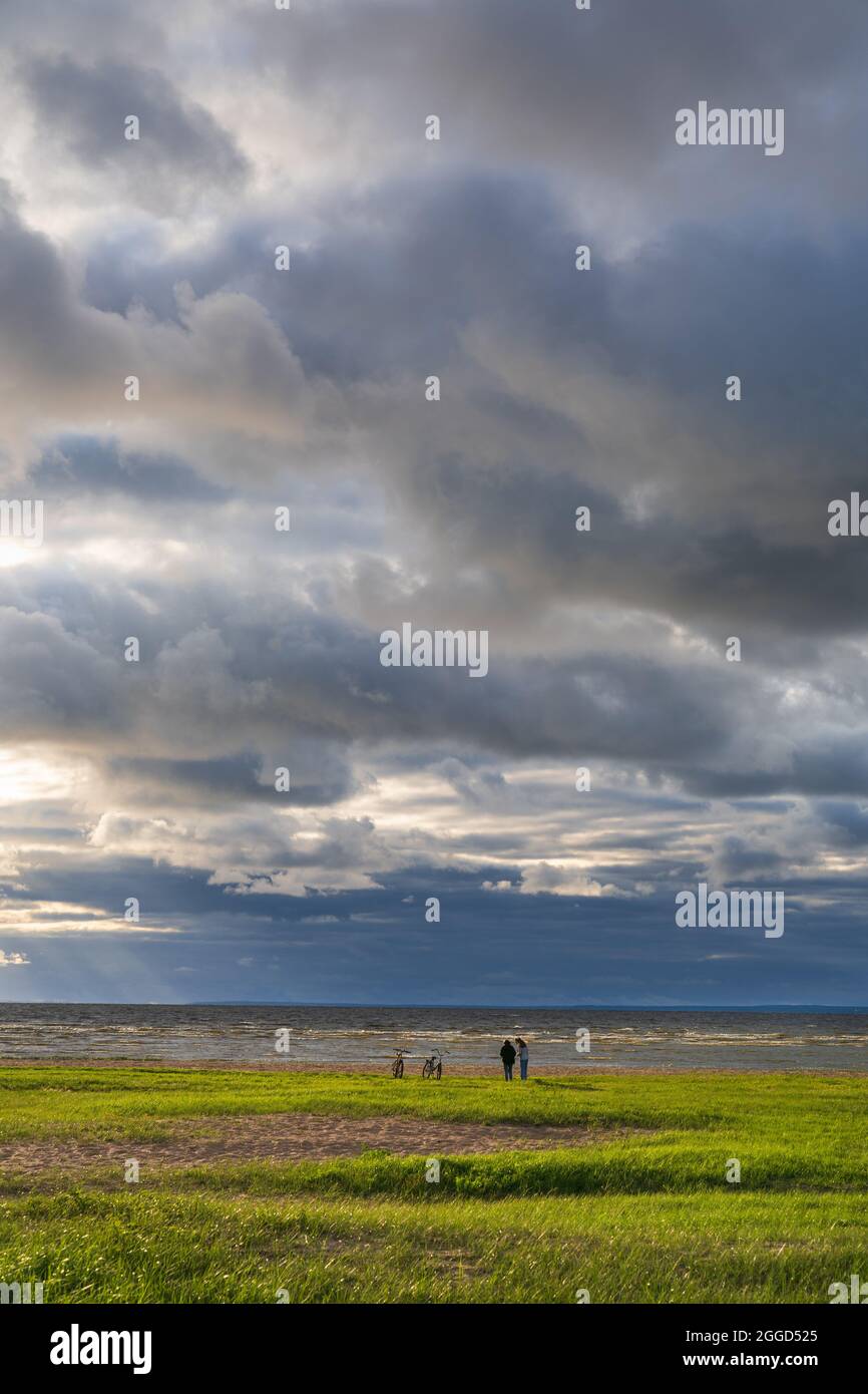 Cloudy sky over ocean sunset hi-res stock photography and images - Alamy