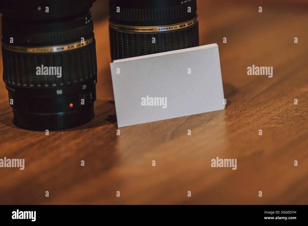 Empty cards hi-res stock photography and images - Alamy
