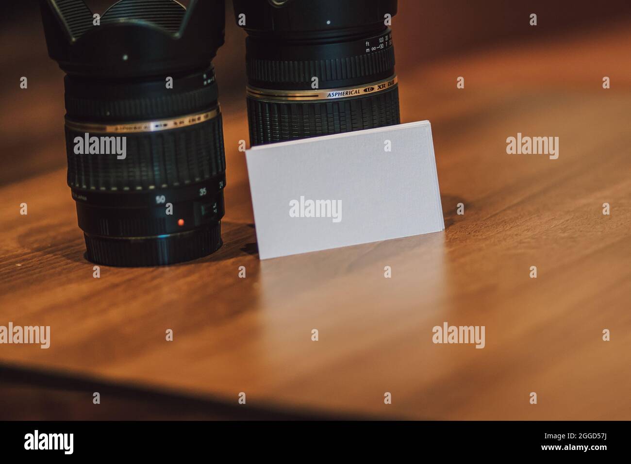Empty cards hi-res stock photography and images - Alamy