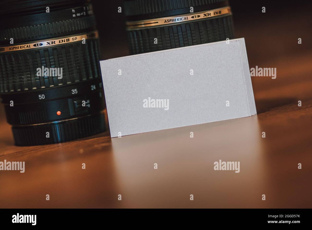 Empty cards hi-res stock photography and images - Alamy