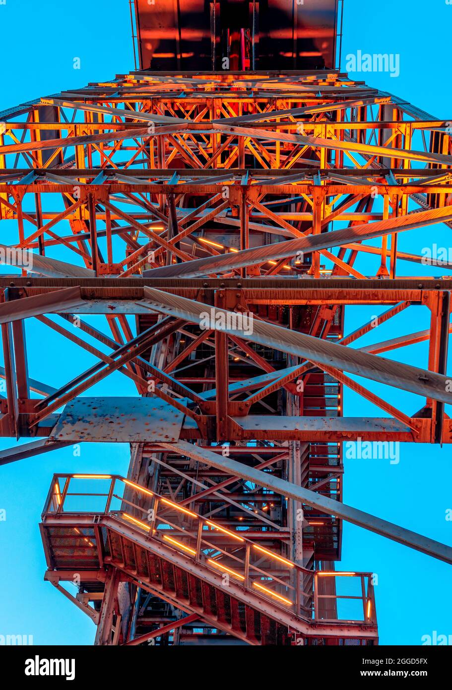 Light shaft architecture hi-res stock photography and images - Alamy