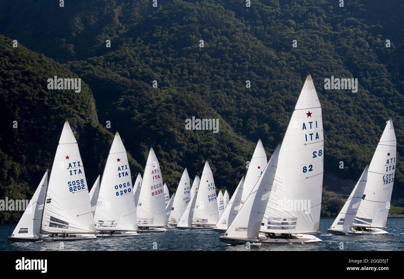 Sailboats racing on Lake Como Stock Photo - Alamy