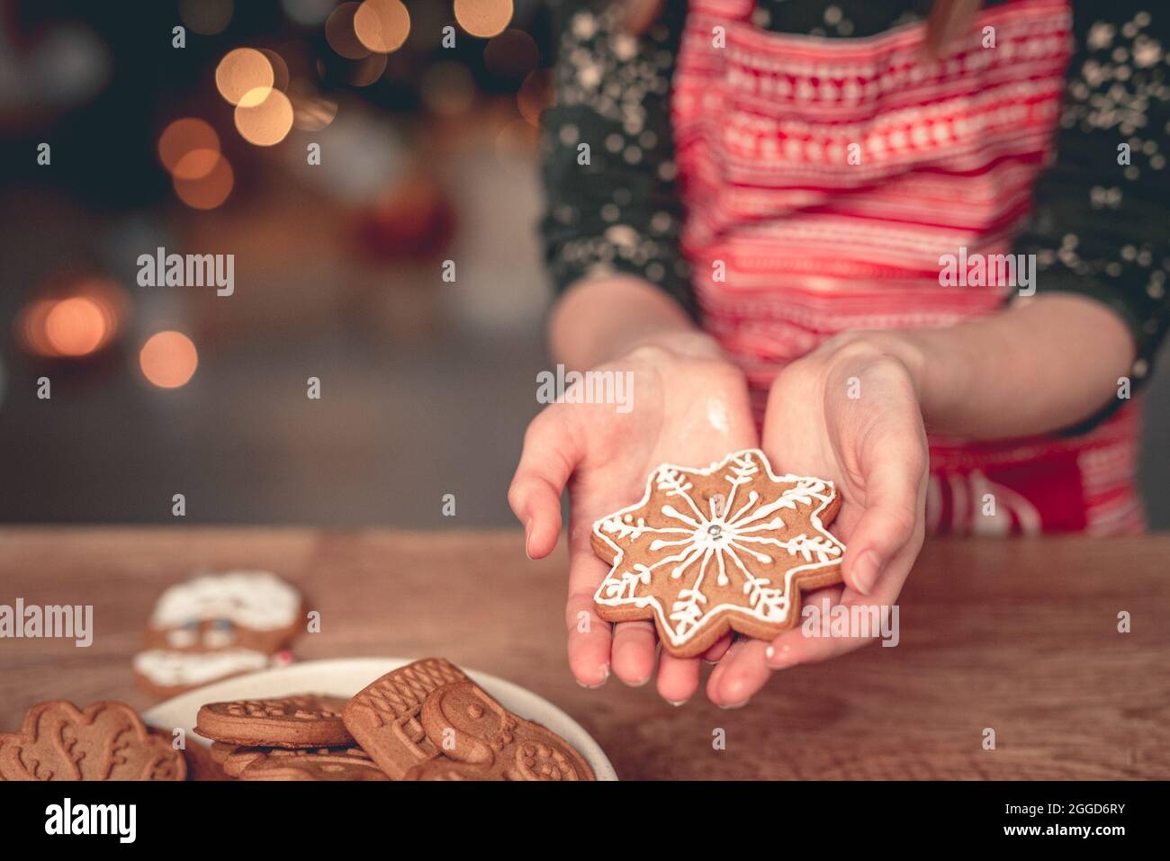 Gingerbread girl pattern hi-res stock photography and images - Alamy