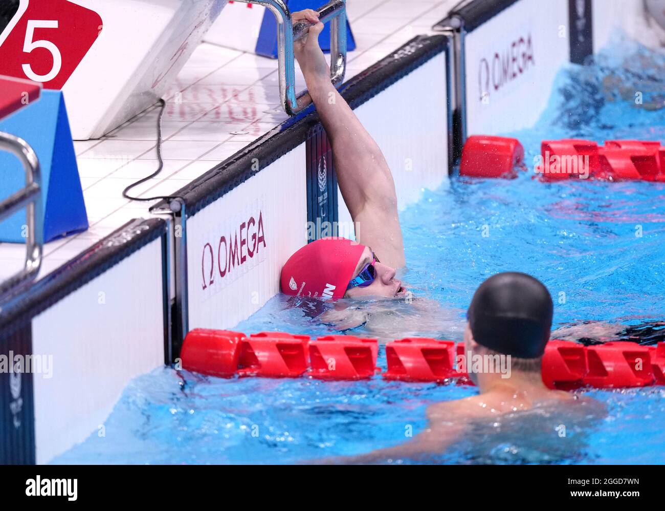 Great Britain's Reece Dunn celebrates winning the gold medal in the Men ...