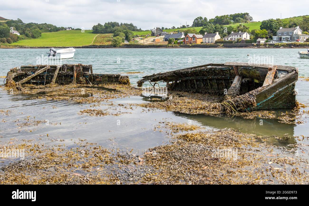 Shipwrecked boat hi-res stock photography and images - Alamy