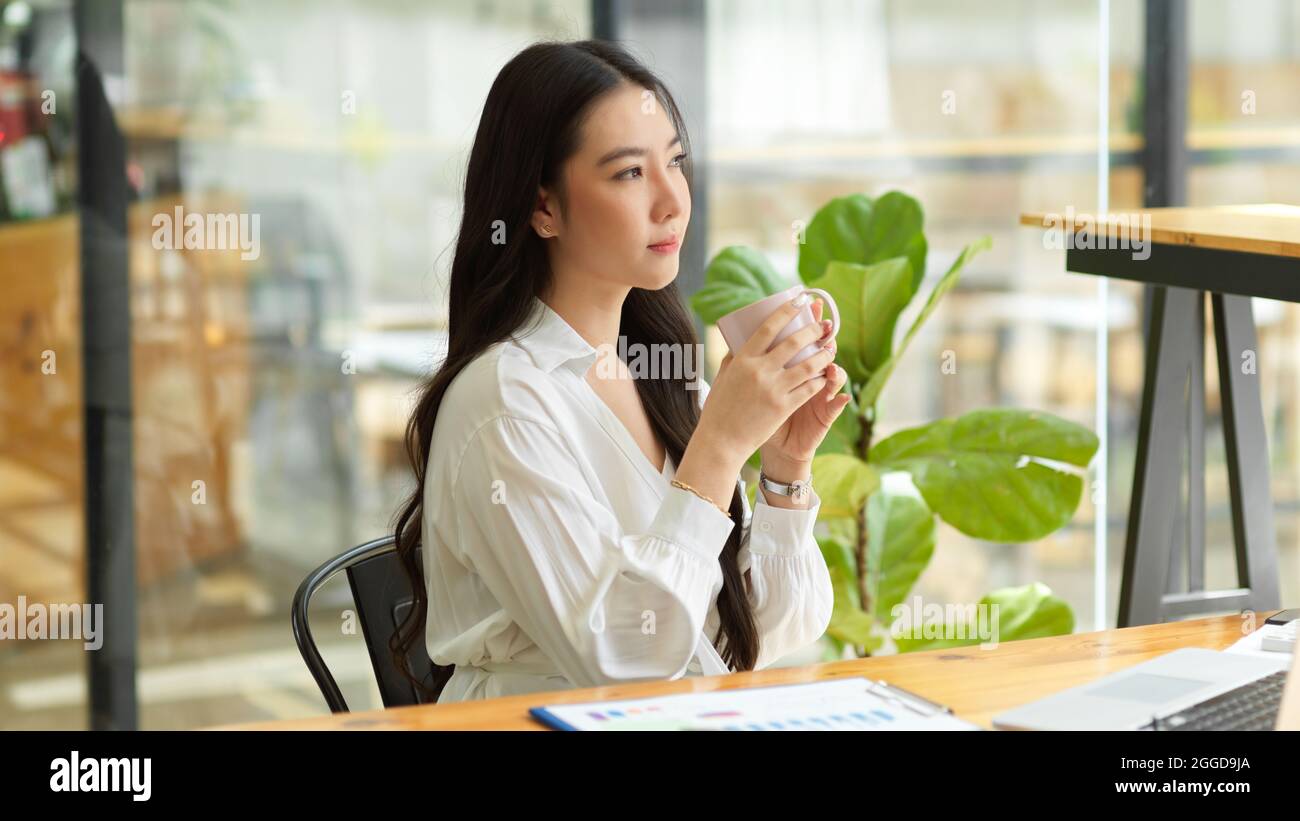 Thoughtful dreamer hi-res stock photography and images - Alamy
