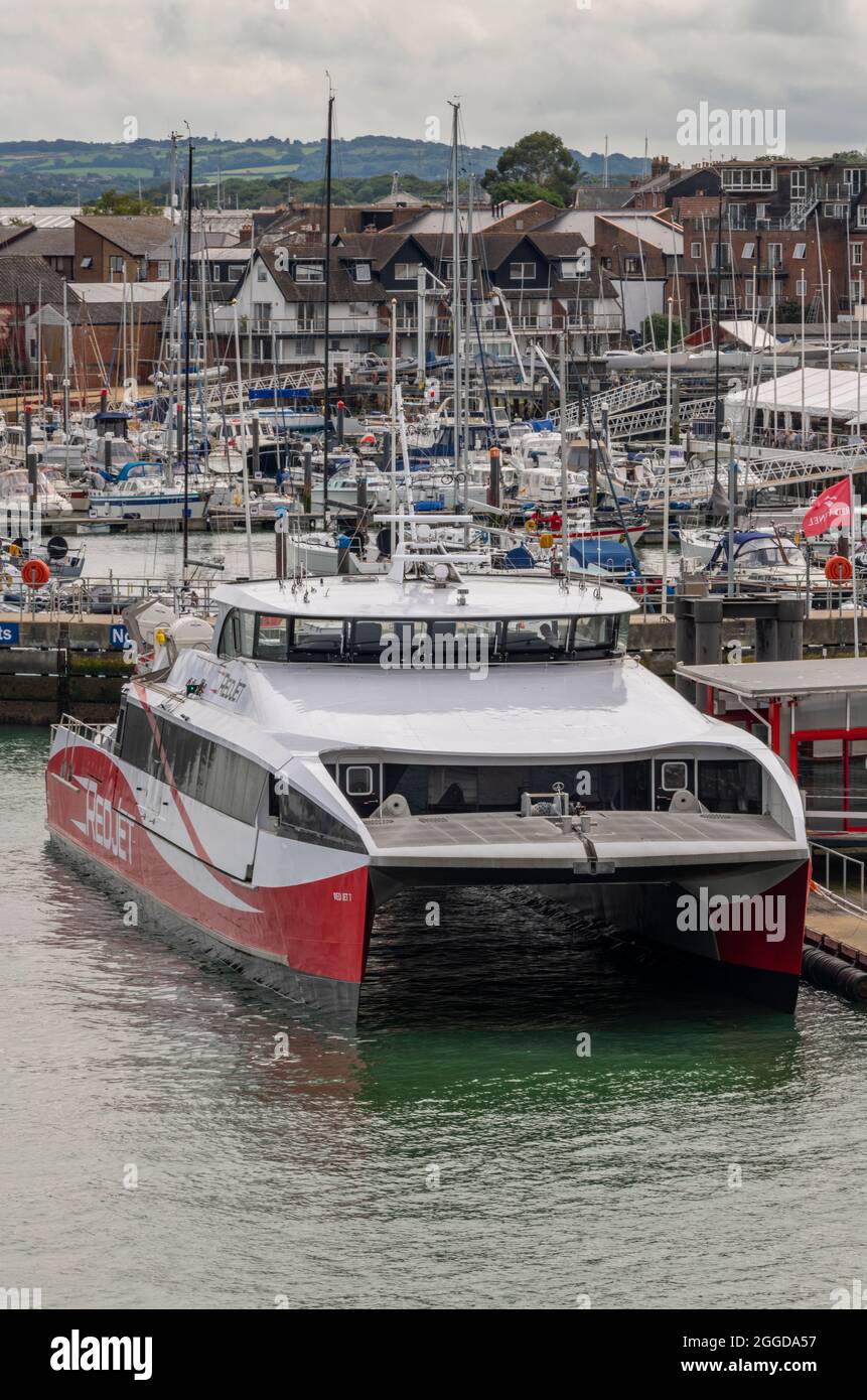 red funnel isle of wight ferry, red jet high speed isle of wight ferry ...