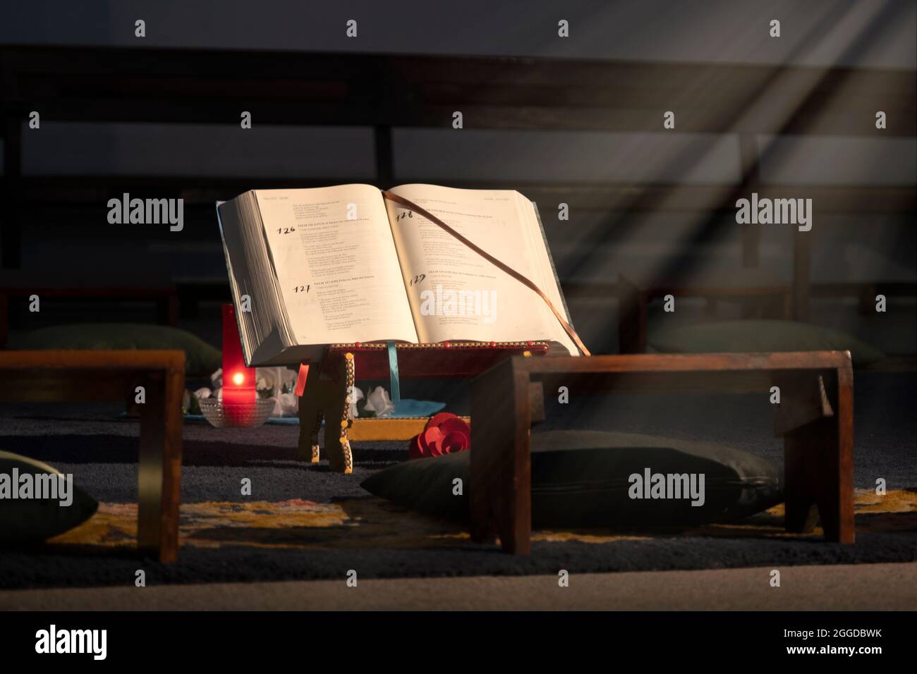 Open bible and candle hi-res stock photography and images - Alamy