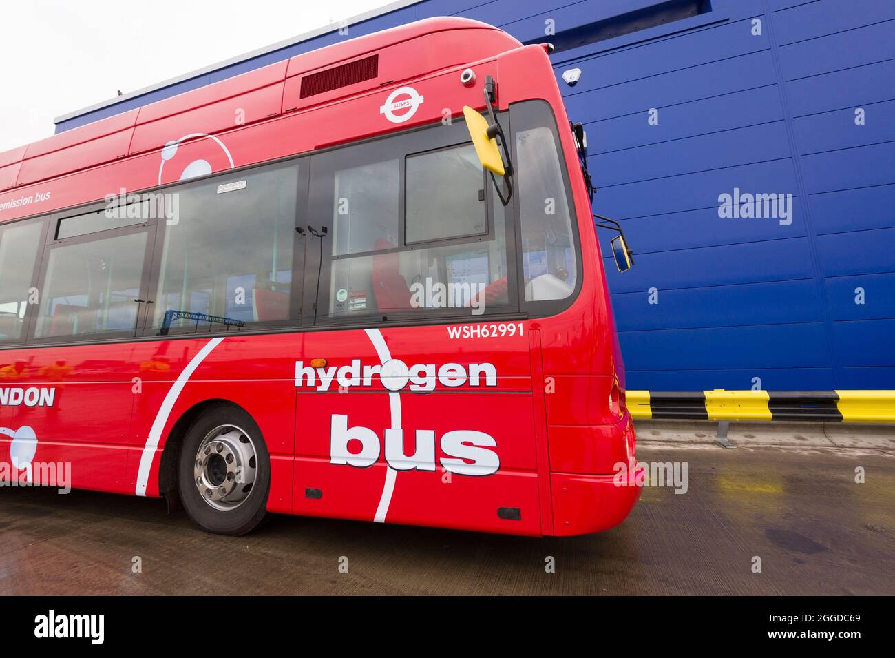 Hydrogen powered bus london hi-res stock photography and images - Alamy