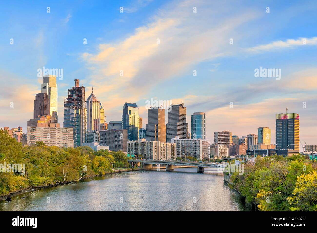Philadelphia skyline sunset beautiful sky hi-res stock photography and ...
