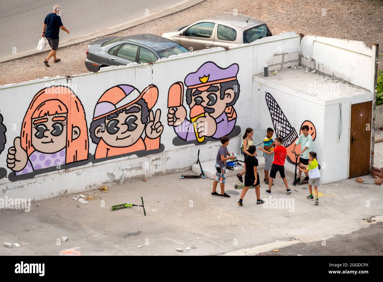 Children and playing and graffitti hi-res stock photography and images ...