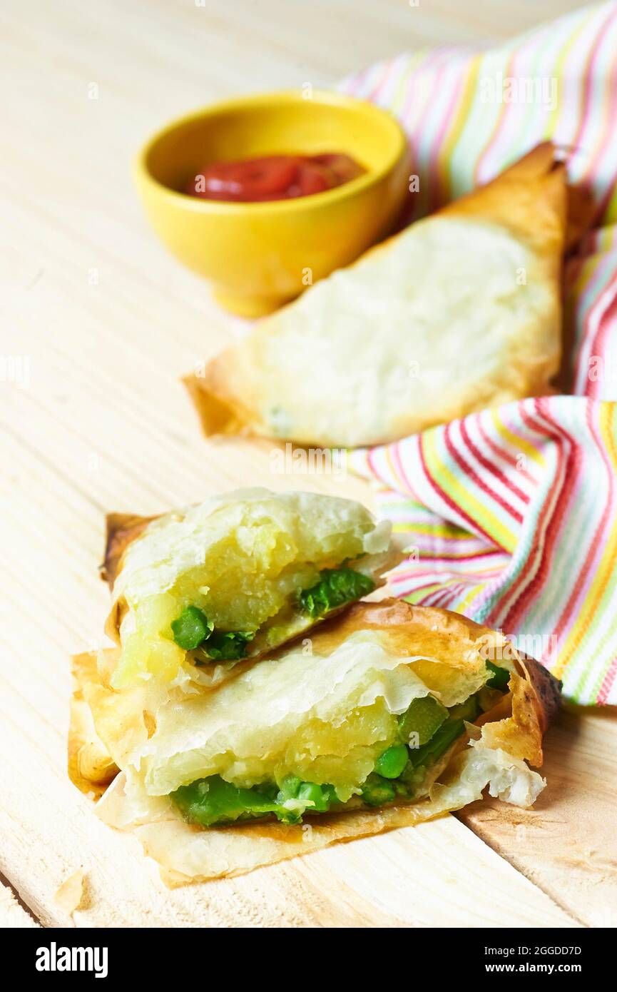 vegetarian samosa served with tomato sauce Stock Photo - Alamy