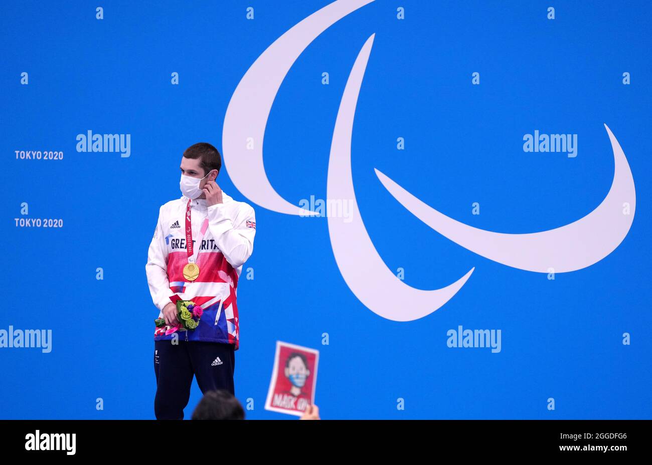 Great Britain's Reece Dunn celebrates with the gold medal in the Men's ...
