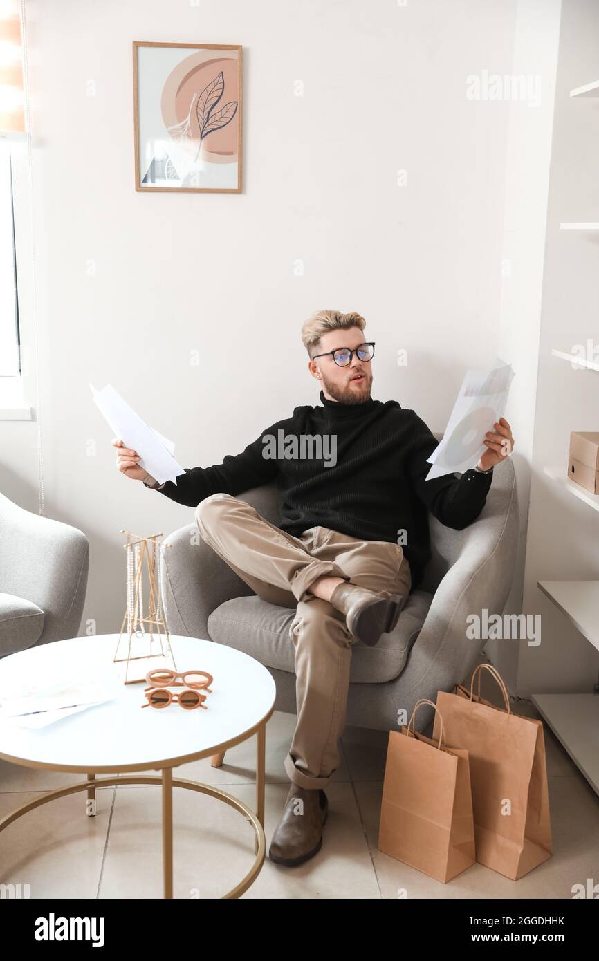 Male stylist working in studio Stock Photo - Alamy