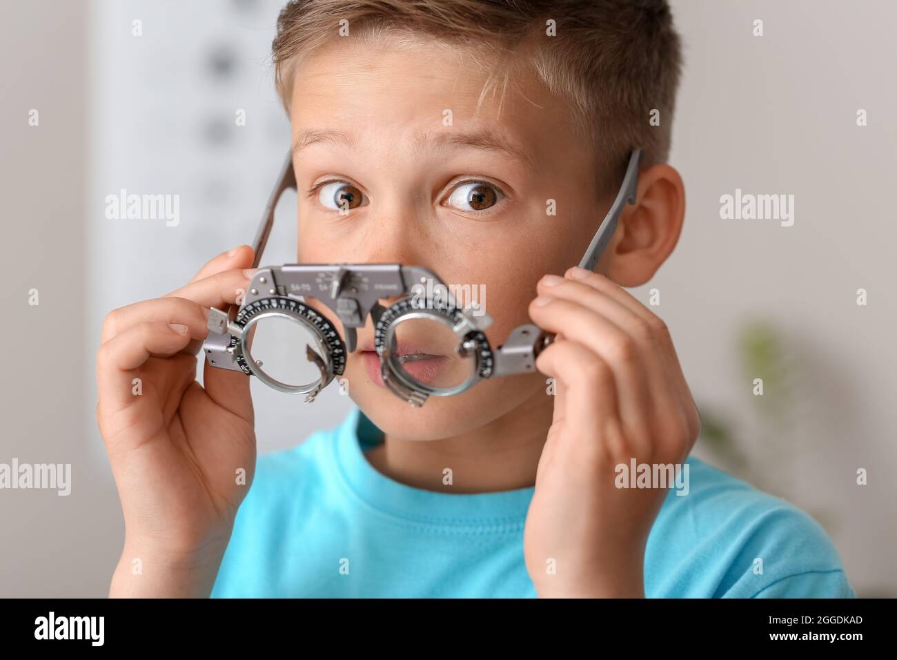 Little boy undergoing eye test in clinic Stock Photo - Alamy