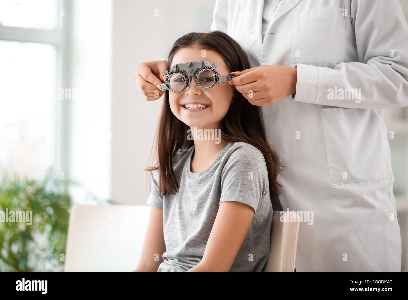 Little girl undergoing eye test in clinic Stock Photo - Alamy