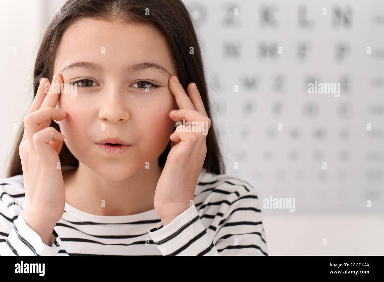 Little girl undergoing eye test in clinic Stock Photo - Alamy