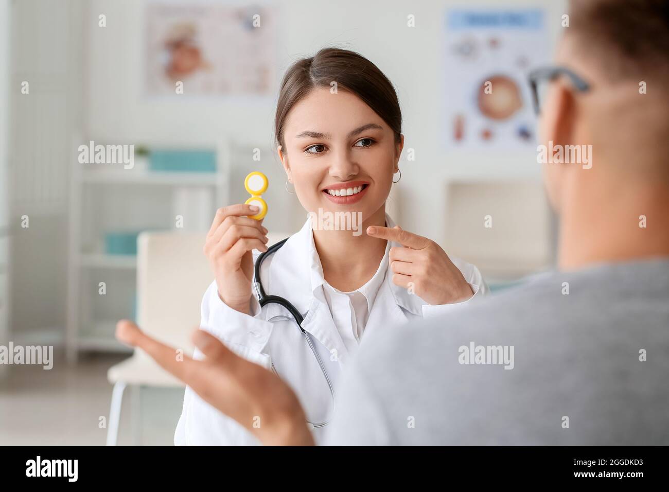 Ophthalmologist working with patient in clinic Stock Photo - Alamy