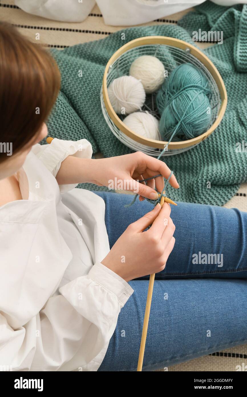 Young woman knitting plaid home hi-res stock photography and images - Alamy