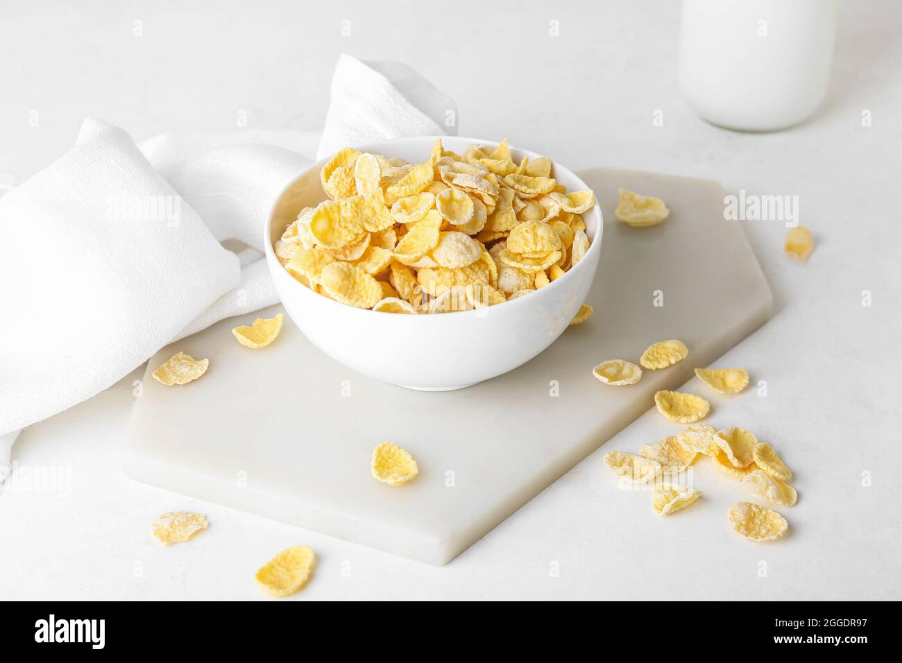 Bowl with tasty cornflakes on light background Stock Photo - Alamy