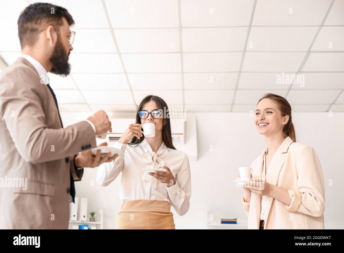 Business people having coffee break in office Stock Photo - Alamy