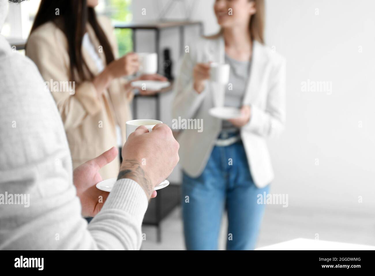People having coffee break in office Stock Photo - Alamy