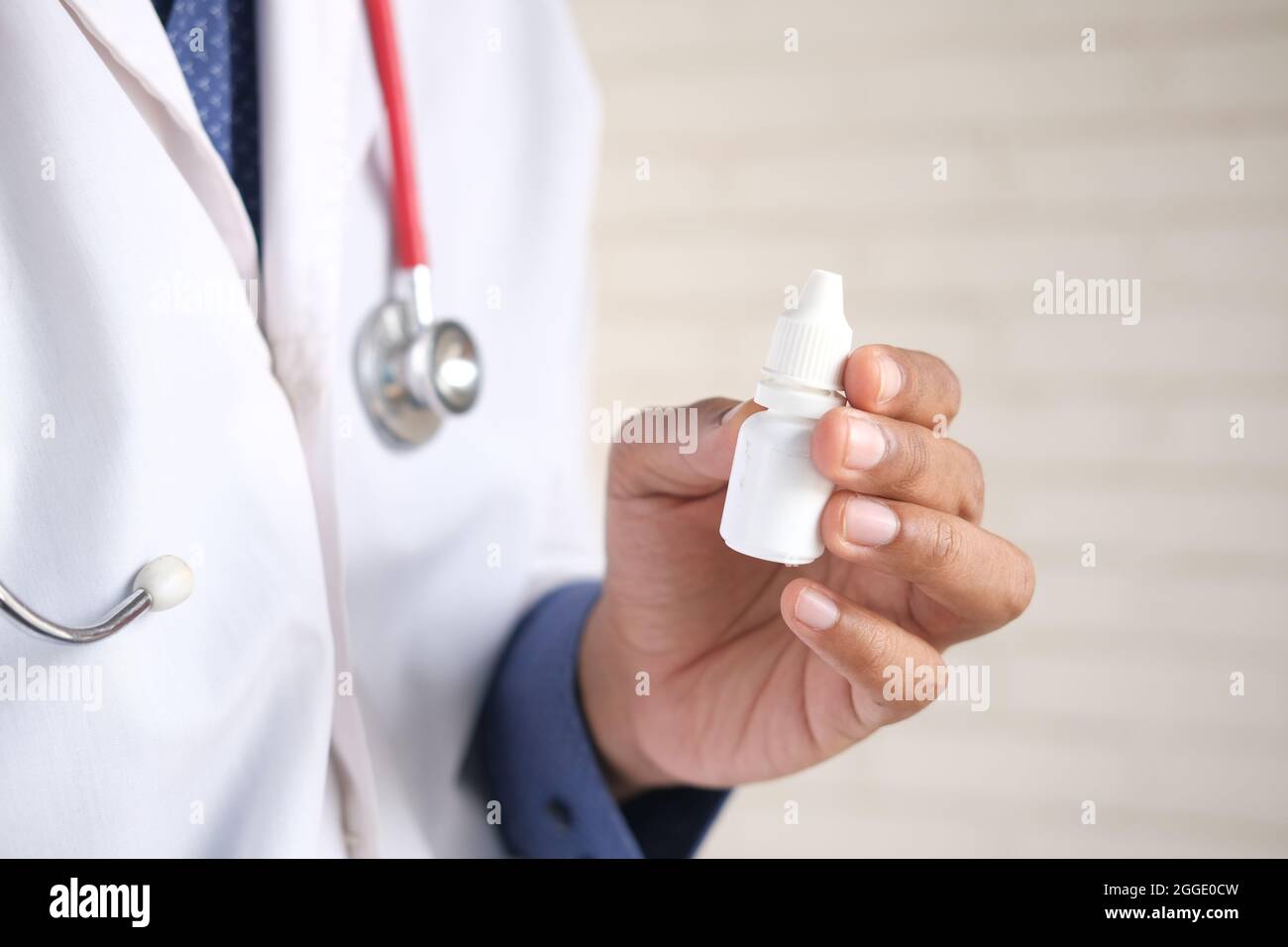 Doctor eye drop hi-res stock photography and images - Alamy