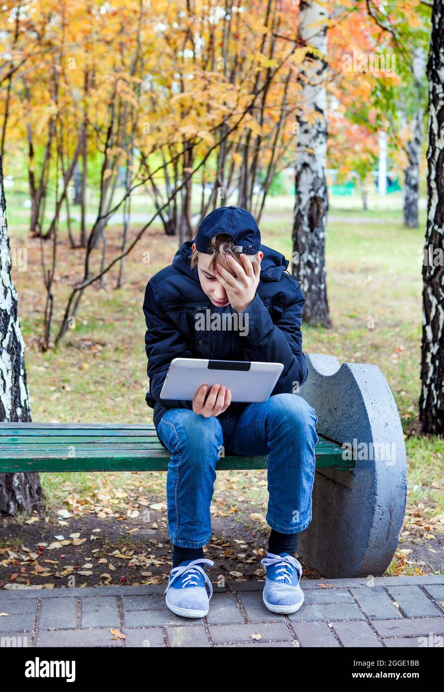 Teen boy computer sad hi-res stock photography and images - Alamy