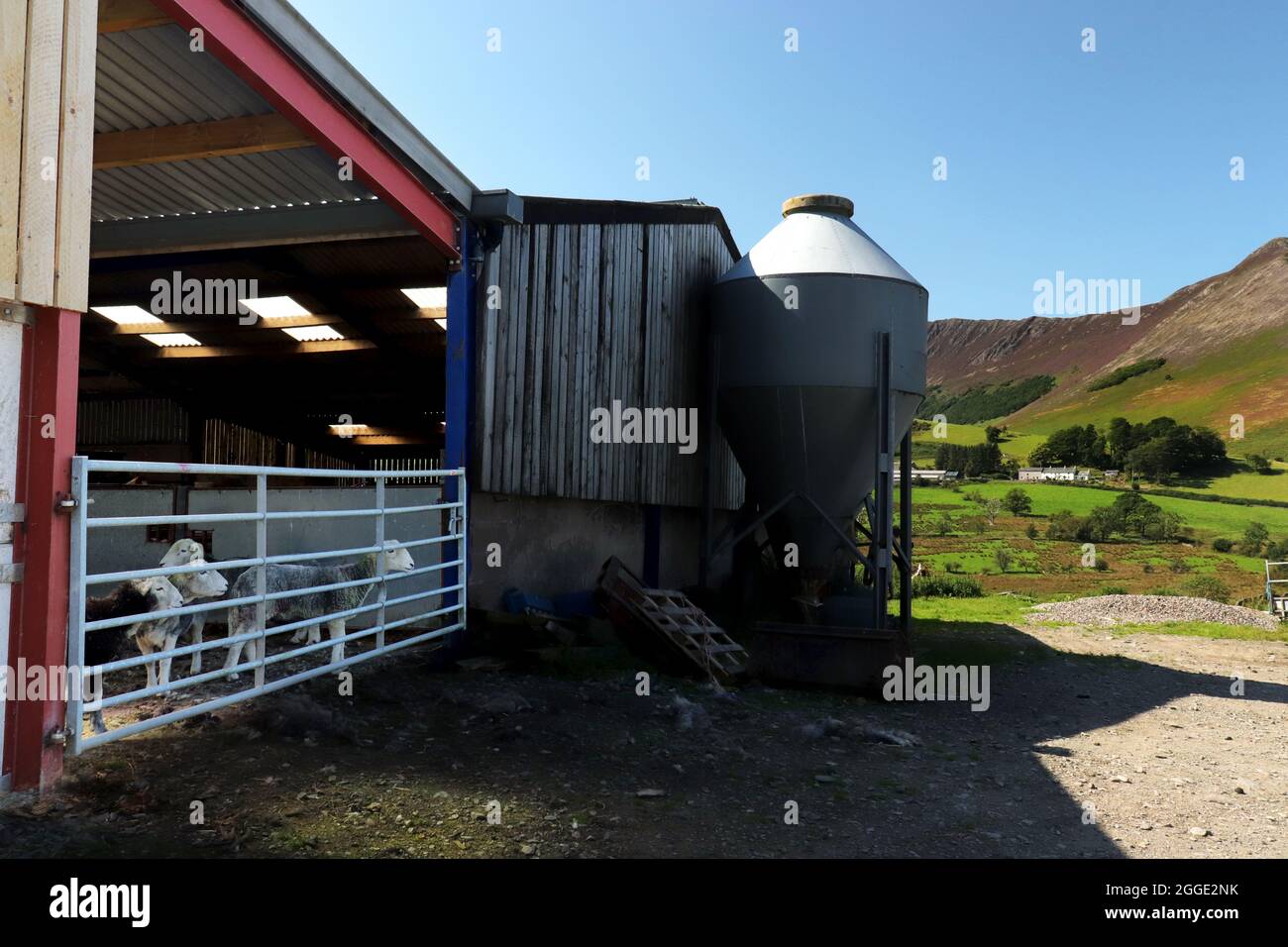 Keswick lake district lakes hiker hi-res stock photography and images ...